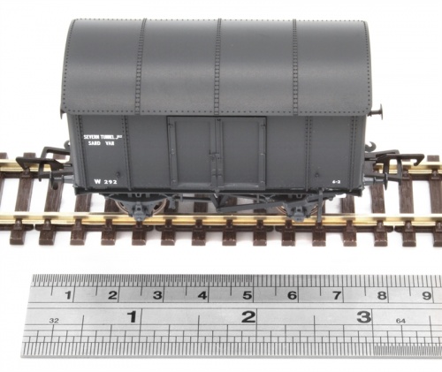 Rapido Trains UK 908015 GWR Dia. V6 'Iron Mink' van W292 in BR black ...